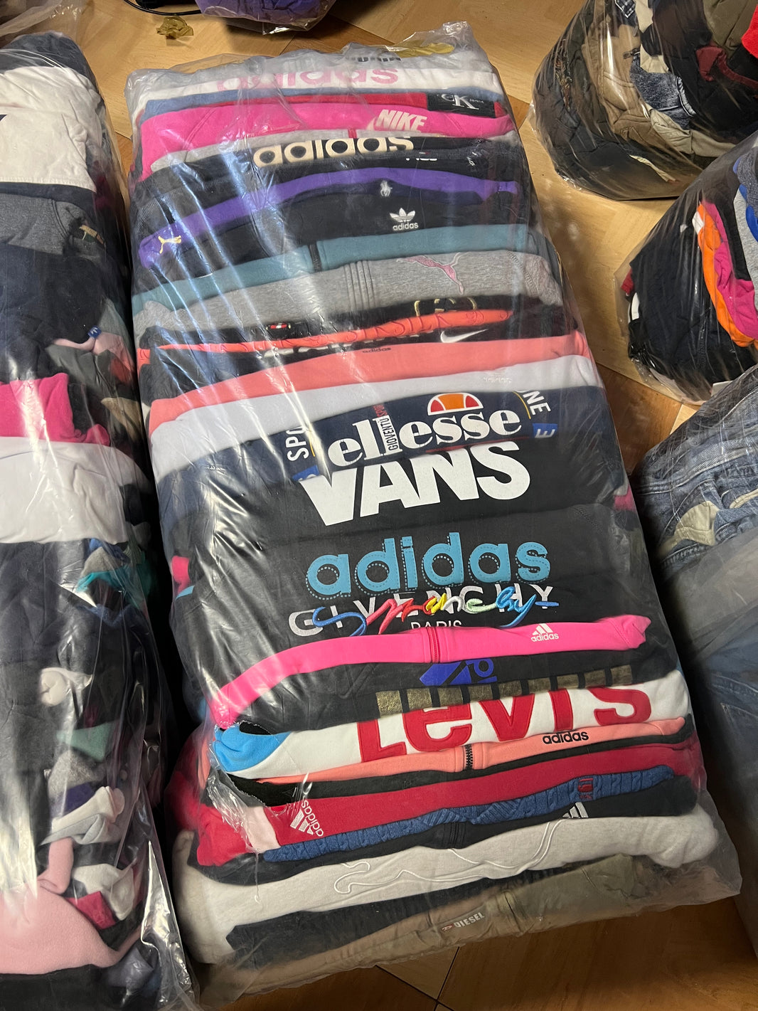 Sale of Used Vintage Brand Clothing | PREMIUM VINTAGE WHOLESALE